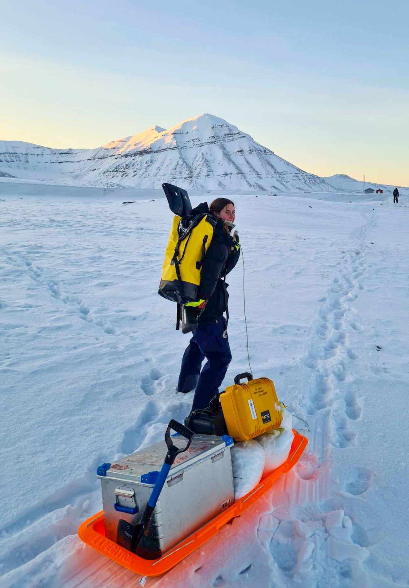 Snow sampling brings institutions together in Ny-Ålesund Research ...